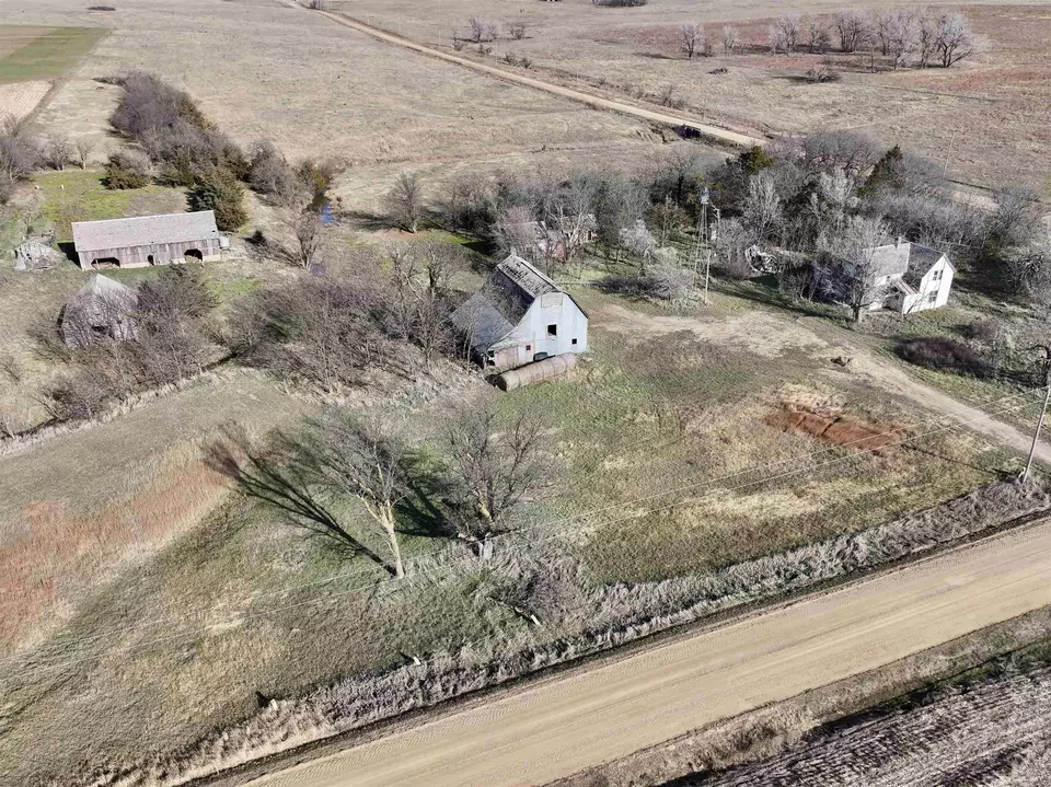 0000 Ave E, Ellsworth, KS 67439 | MLS# 665817 | 17 Photos - Movoto
