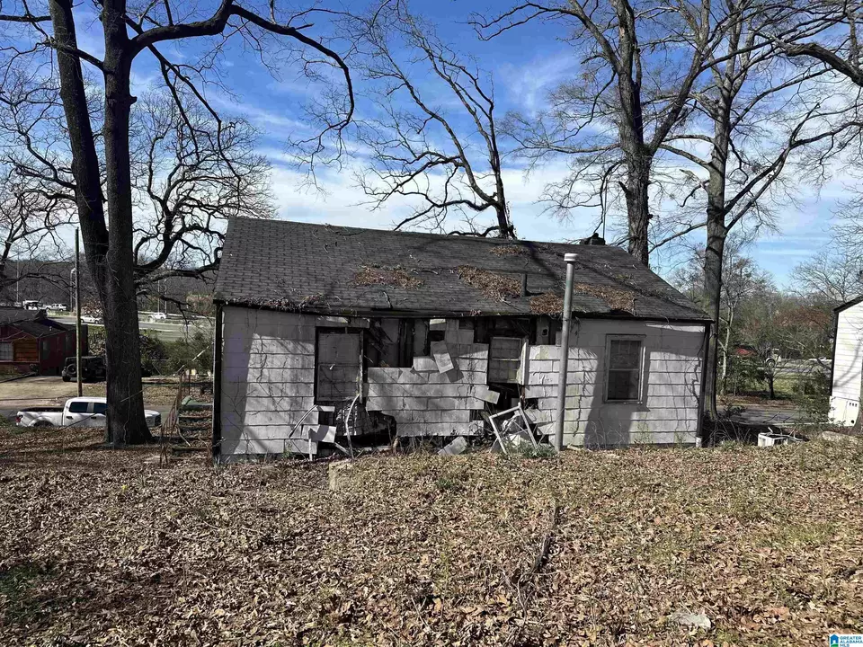 1105 Pike Rd, Birmingham, AL 35218 | MLS# 21410529 | 8 Photos - Movoto