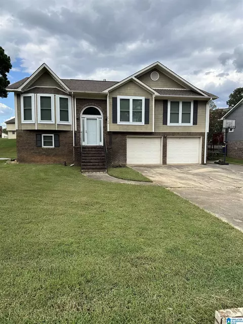 468 Crest Dr, Fairfield, AL 35064 - Movoto