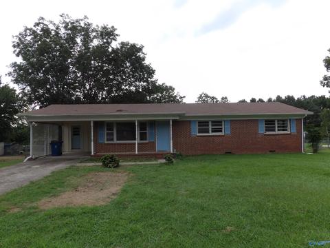 1413 2nd St, Arab, AL 35016 | 14 Photos | MLS #1818158 - Movoto