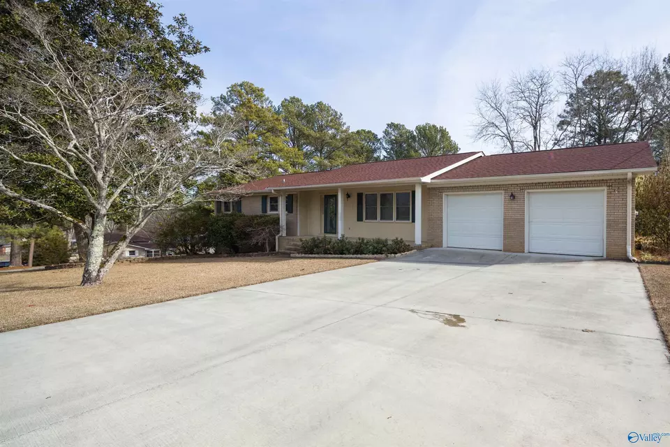 3105 Scenic Dr, Scottsboro, AL 35769 | 36 Photos - Movoto