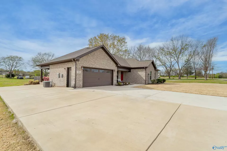 560 Moontown Cir, Huntsville, AL 35811 | 23 Photos - Movoto