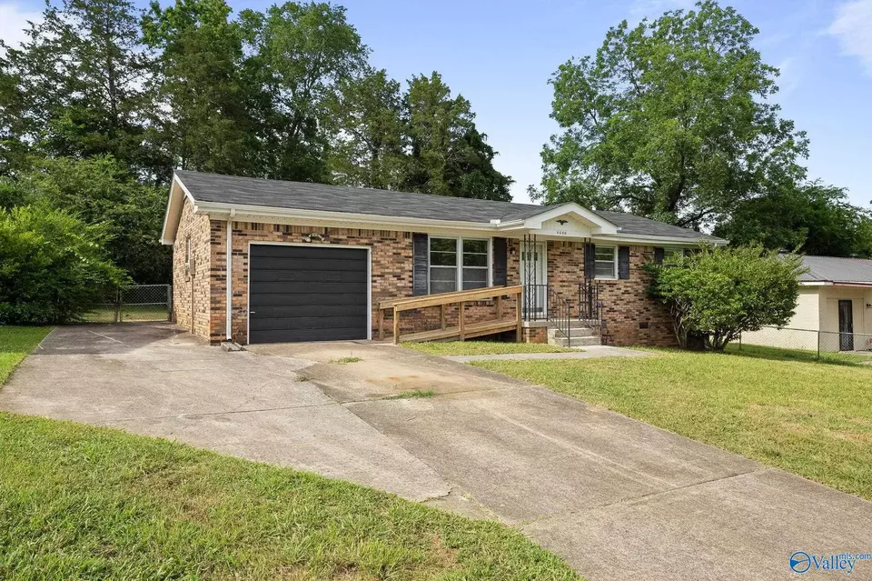 4606 Blue Haven Dr, Huntsville, AL 35810 | 24 Photos - Movoto