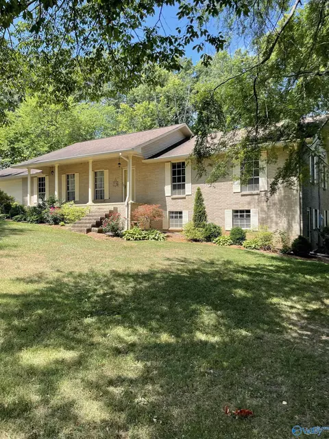 126 Hurt St, Scottsboro, AL 35769 | 14 Photos - Movoto