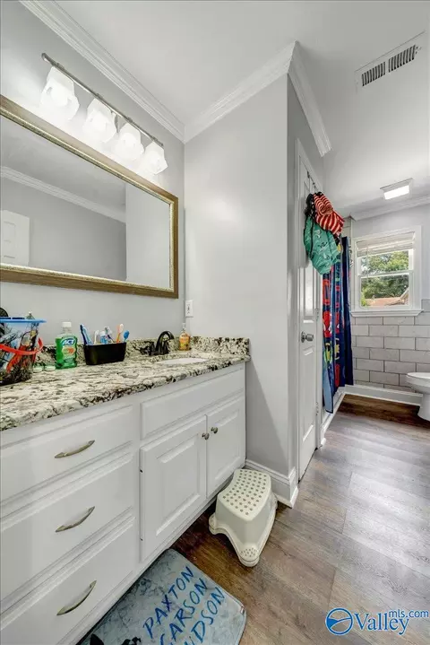 2006 Rutledge St, Decatur, AL 35601 | 41 Photos - Movoto