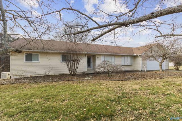 1106 10th St, Arab, AL 35016 | MLS# 21885599 | 23 Photos - Movoto