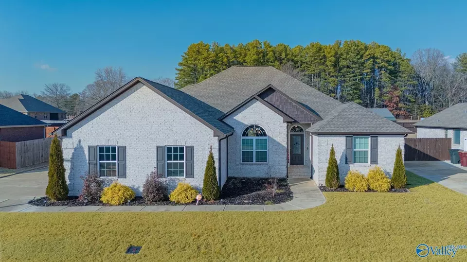 26625 Fox Cove Trl, Athens, AL 35613 - Movoto