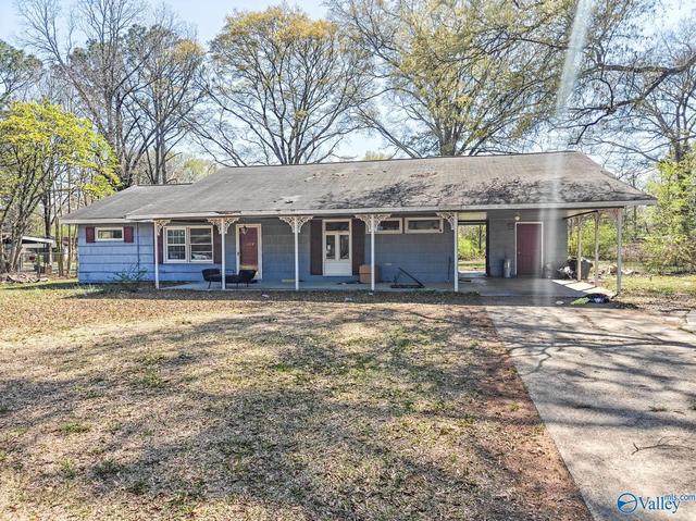 1007 Betty St, Decatur, AL 35601 | MLS# 21884565 | 4 Photos - Movoto