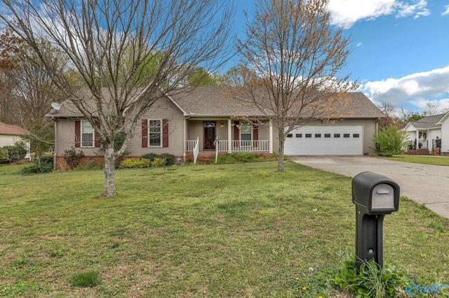 1106 10th St, Arab, AL 35016 | MLS# 21885599 | 23 Photos - Movoto