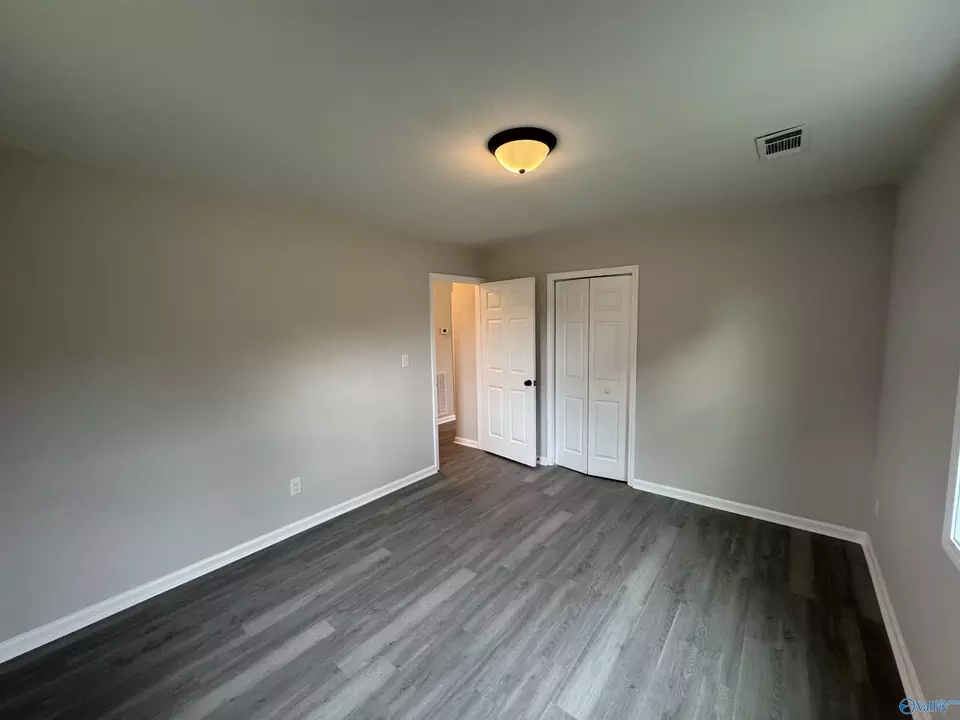 411 14th Ave, Decatur, AL 35601 | MLS# 21887750 | 22 Photos - Movoto