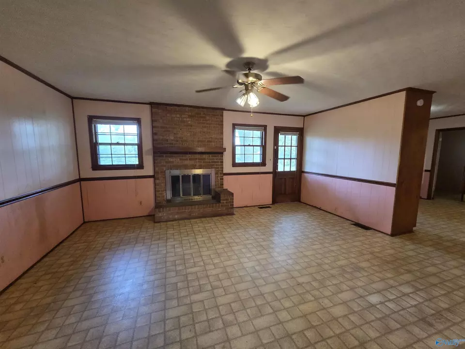 1919 Betty St, Decatur, AL 35601 | MLS# 21890585 | 22 Photos - Movoto