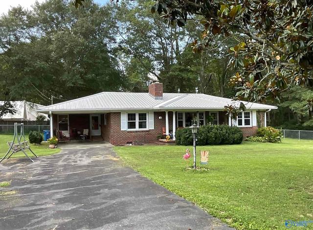 233 Twin Lakes Dr, Arab, AL 35016 | MLS# 21895004 | 19 Photos - Movoto