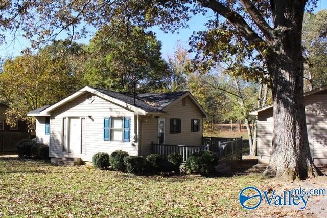 1011 9th St, Arab, AL 35016 | MLS# 21903628 | 23 Photos - Movoto
