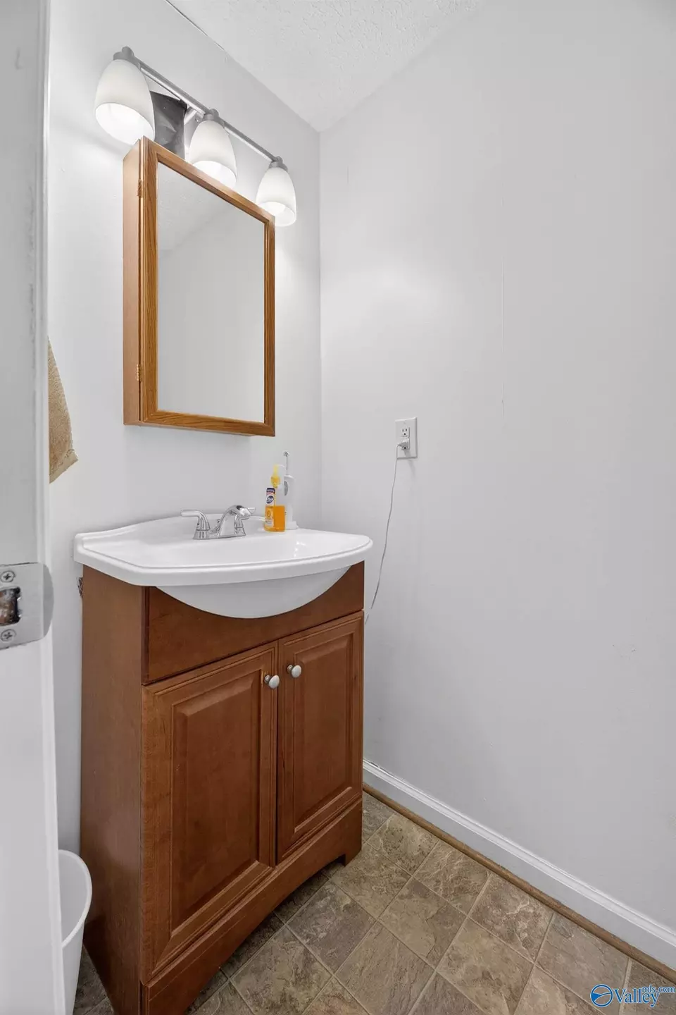 1600 Parker Ln, Oxford, AL 36203 | MLS# 21906188 | 36 Photos - Movoto
