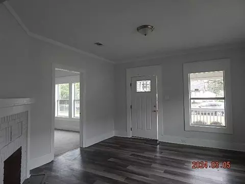 655 Cherokee St, Mobile, AL 36606 | 28 Photos - Movoto