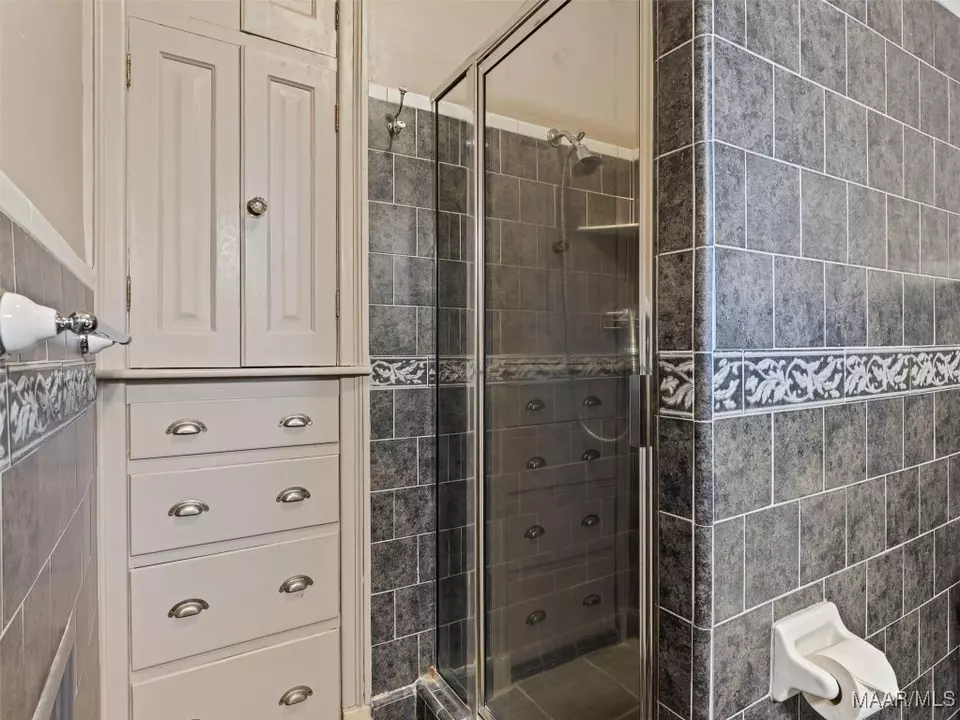 1513 S Perry St, Montgomery, AL 36104 | MLS# 581152 | 59 Photos - Movoto