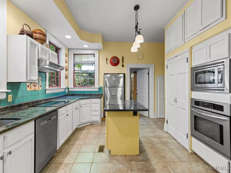 1513 S Perry St, Montgomery, AL 36104 | MLS# 581152 | 59 Photos - Movoto