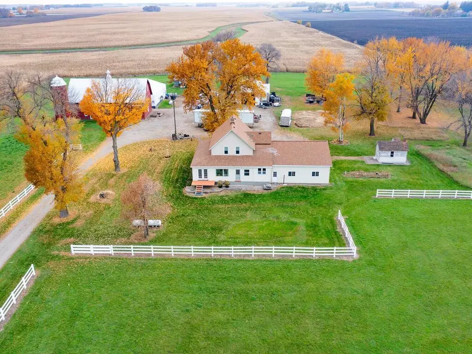 8687 Zebra Ave, Hamburg, MN 55339 | 41 Photos - Movoto