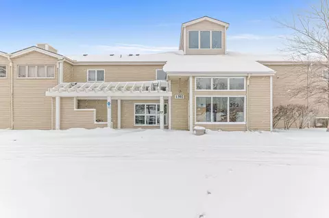 1392 Carling Dr #207, Saint Paul, MN 55108 | 39 Photos - Movoto