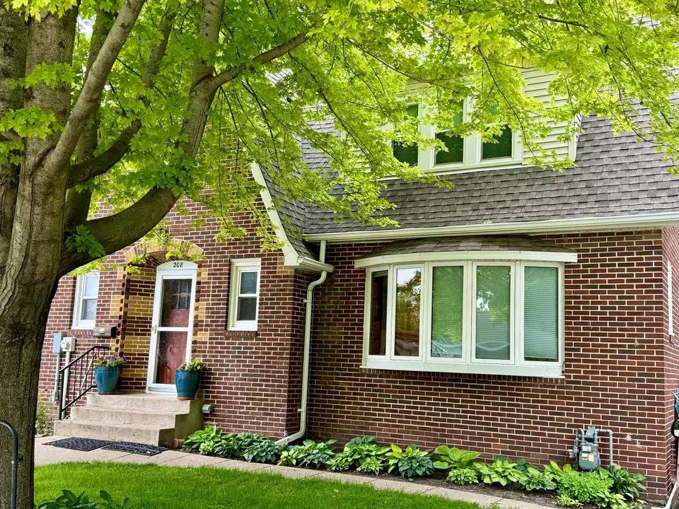208 Saint Marys St NE, Sleepy Eye, MN 56085 | 3 Photos - Movoto