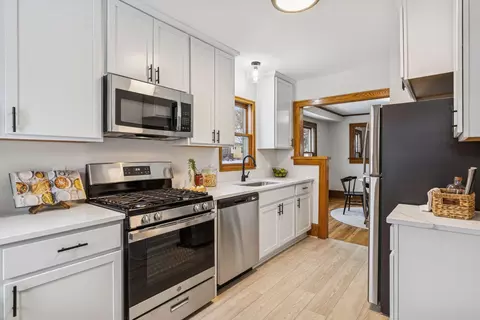 1458 Juliet Ave, Saint Paul, MN 55105 | MLS# 6822548 | 62 Photos - Movoto