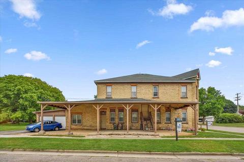 433 7th St, Baraboo, WI 53913 | 25 Photos | MLS #1915705 - Movoto