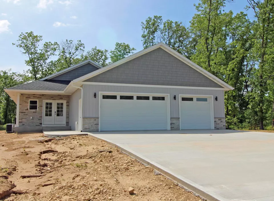 S12829 Spruce Trail, Spring Green, WI 53588 | 36 Photos - Movoto