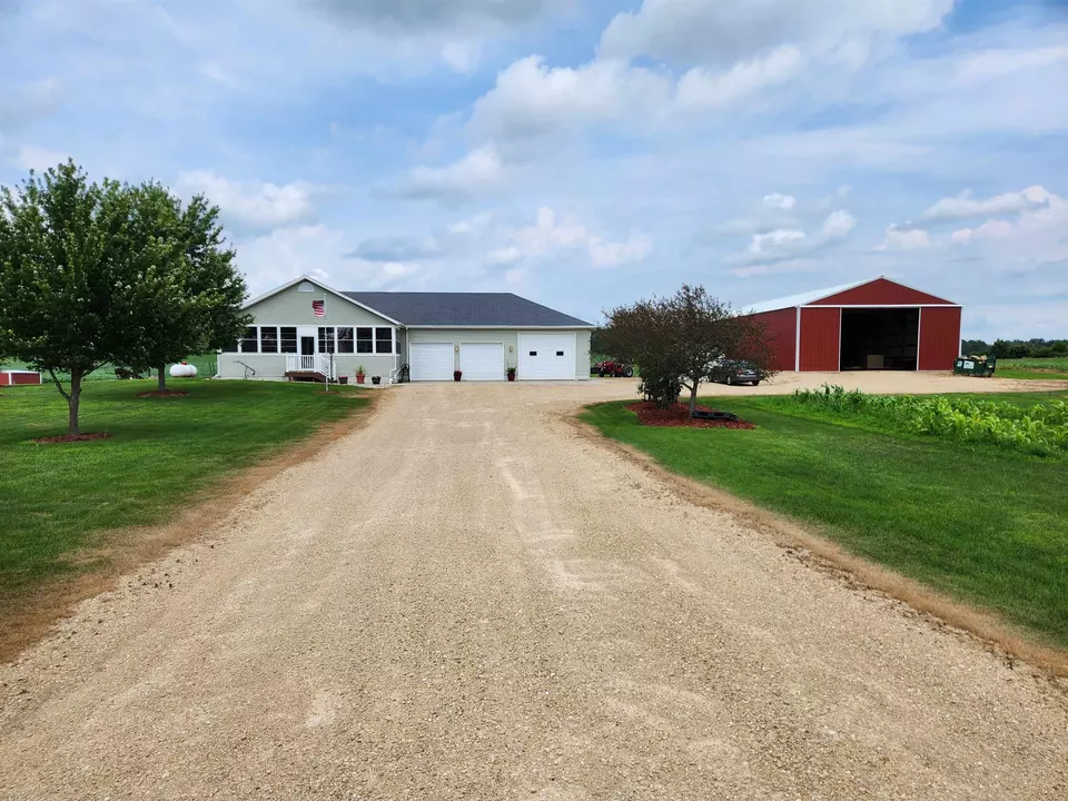 w5132 Drake Road, Rio, WI 53960 | 54 Photos - Movoto