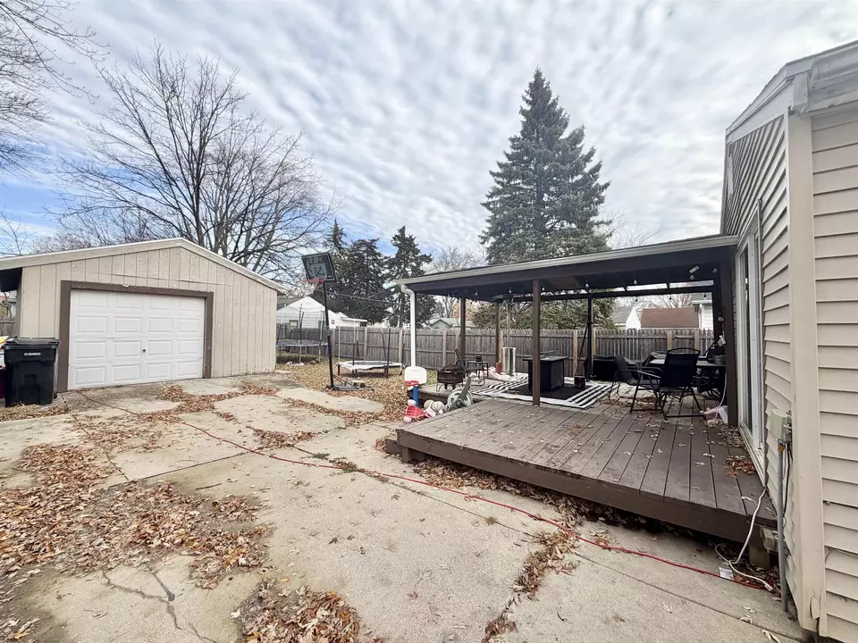 1927 Lenox Ave, Beloit, WI 53511 | MLS# 2012864 | 4 Photos - Movoto