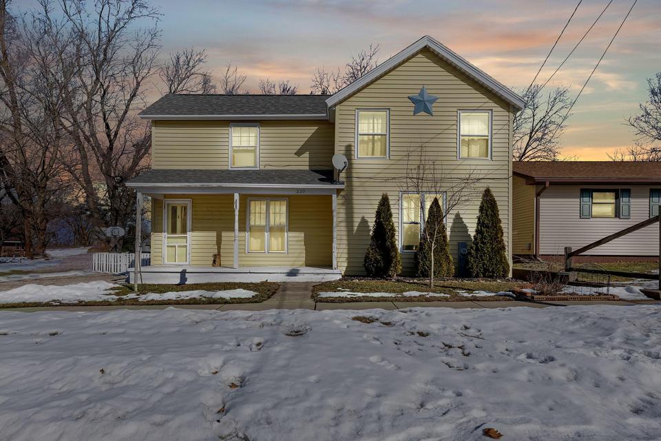 220 N 4th, Palmyra, WI 53156 | 1 photo - Movoto