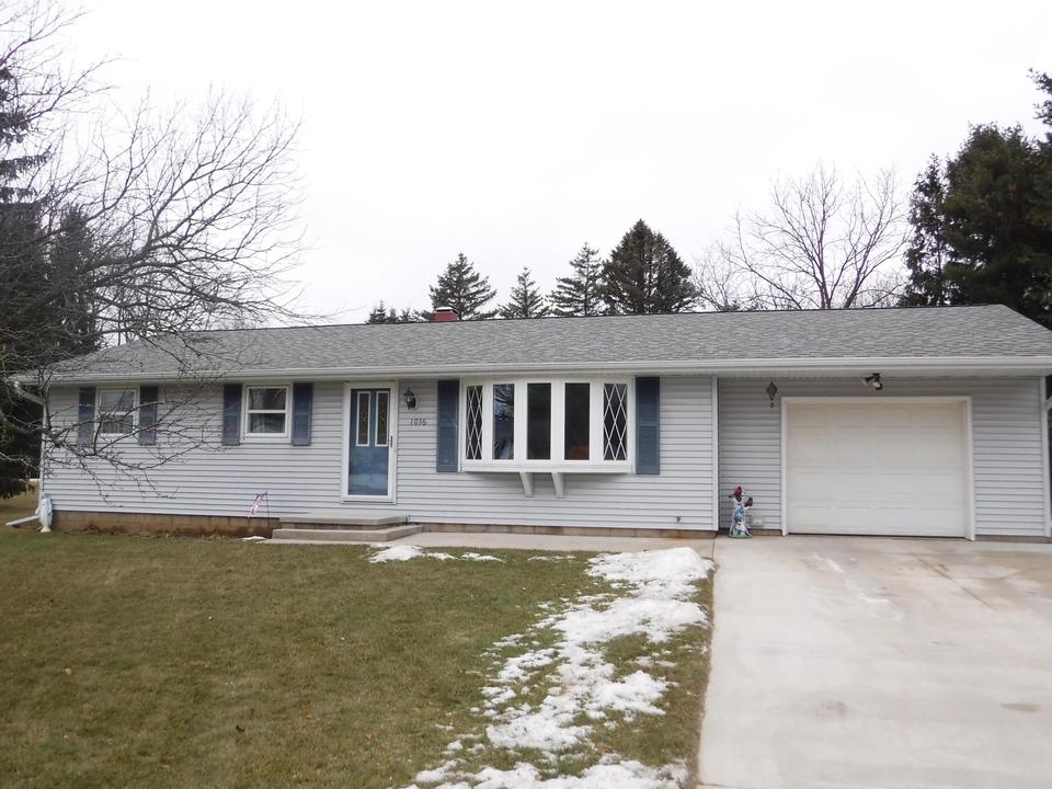 1036 Mallard Ln, Kossuth, WI 54220 | 21 Photos | MLS #1780752 - Movoto