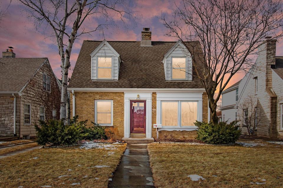 4929 N Woodruff Ave, Whitefish Bay, WI 53217 | 29 Photos | MLS #1781737 ...