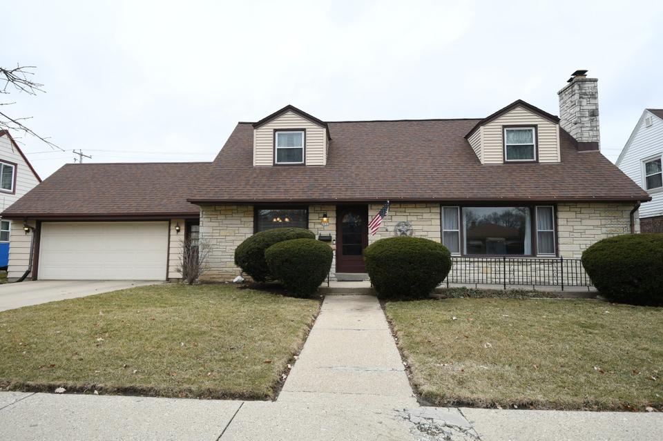 4933 N 67th St, Milwaukee, WI 53218 | 32 Photos | MLS #1786118 - Movoto