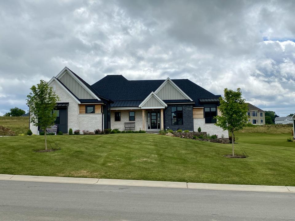 n41w23693 Century Farm Rd, Pewaukee, WI 53072 | 43 Photos - Movoto