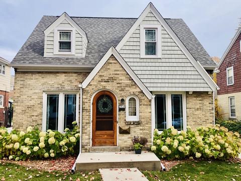 2938 N 70th St, Milwaukee, WI 53210 | 37 Photos | MLS #1816674 - Movoto