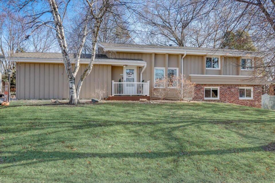 4945 Sumac Ln, Greendale, WI 53129 | 40 Photos - Movoto