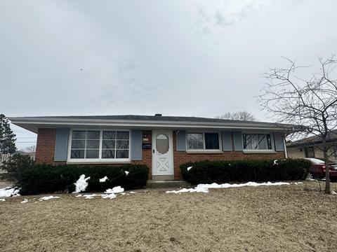 8209 W Kiehnau, Milwaukee, WI 53223 | 20 Photos | MLS #1828949 - Movoto