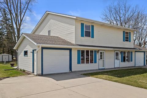 Condo/Townhouse Homes with 3+ Bedrooms for Sale in Hartford WI