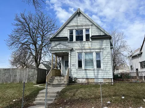 2445 n 25th St, Milwaukee, WI 53206 - Movoto