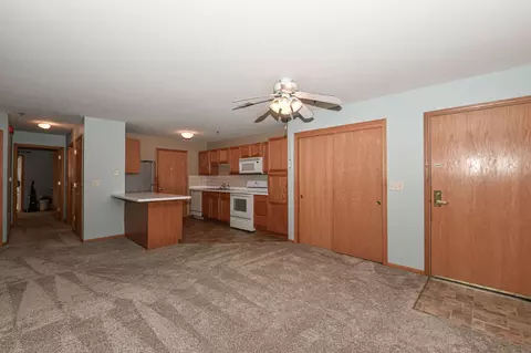 3243 S 92nd #101, Milwaukee, WI 53227 | 27 Photos - Movoto