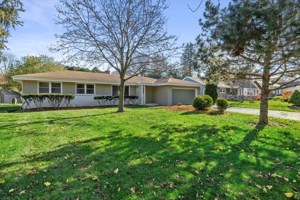 4670 N Parkside, Wauwatosa, WI 53225 | 30 Photos - Movoto