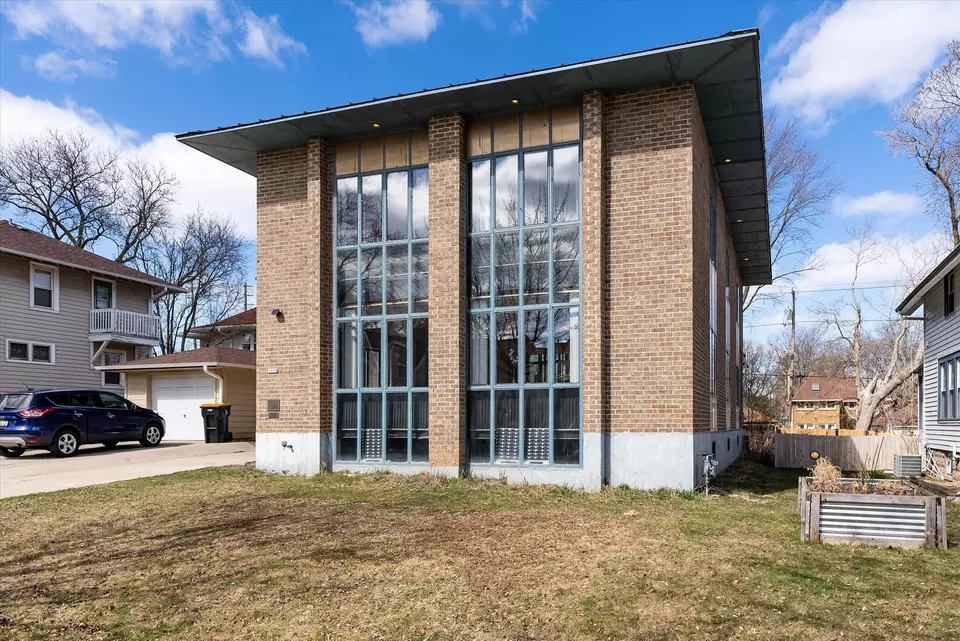 5928 W Michigan, Wauwatosa, WI 53213 | 41 Photos - Movoto