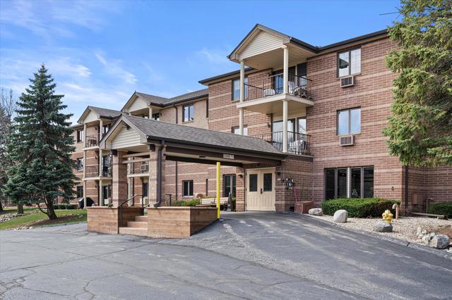 530 N Silverbrook #207, West Bend, WI 53090 | 27 Photos - Movoto