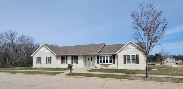 496 Tributary, Burlington, WI 53105 | MLS# 1911932 | 25 Photos - Movoto