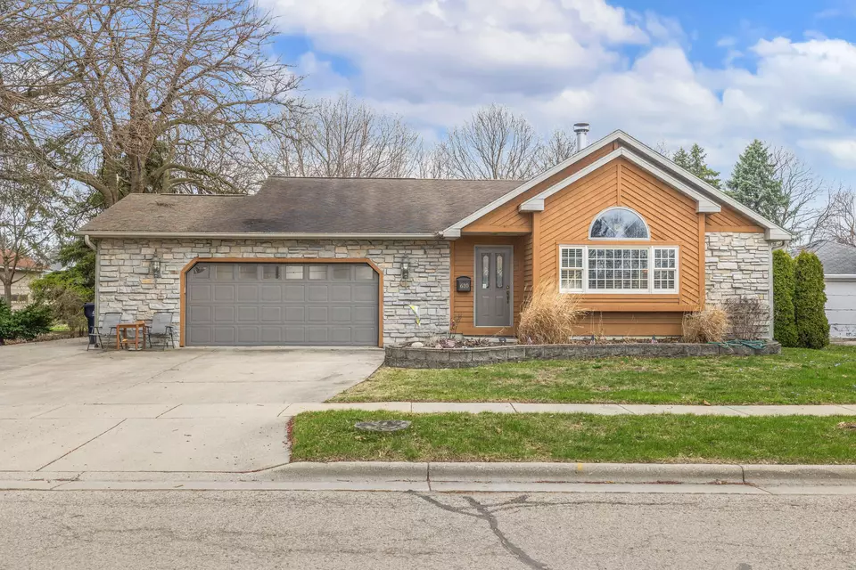 610 N Washington, Elkhorn, WI 53121 | 21 Photos - Movoto
