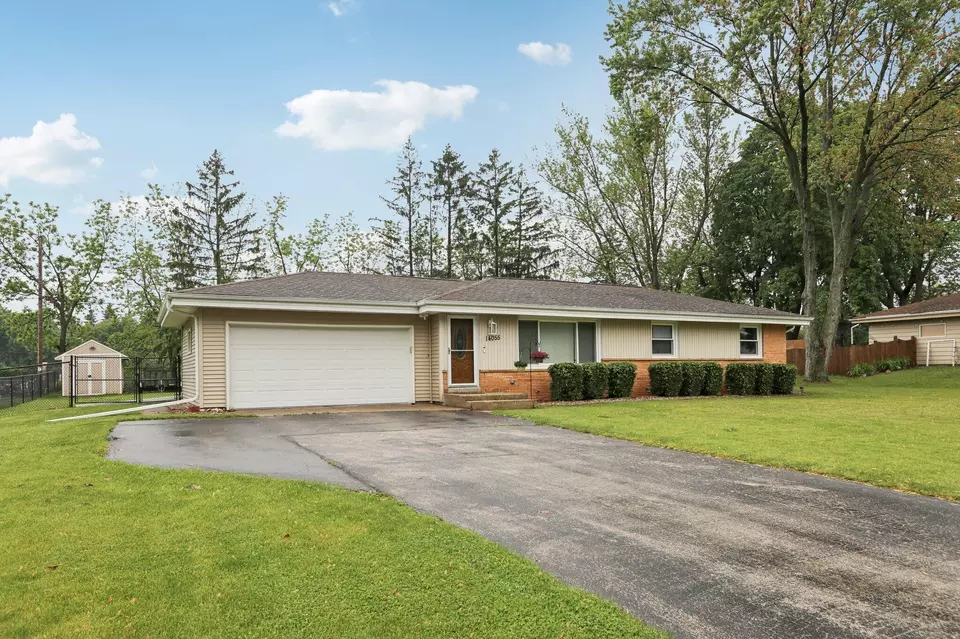 14055 W Armour, New Berlin, WI 53151 | 40 Photos - Movoto