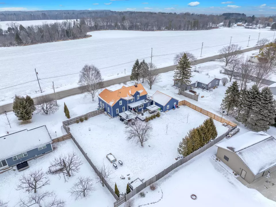 615 E Washington, Cleveland, WI 53015 | MLS# 1949641 | 33 Photos - Movoto