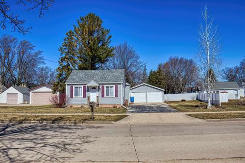 1504 E Dall Ave, Appleton, WI 54911 | 16 Photos | MLS #50272793 - Movoto