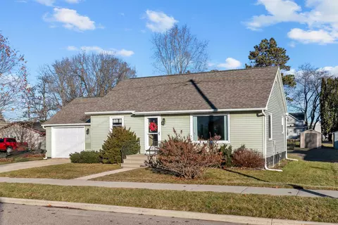1107 Depot St, Manawa, WI 54949 - Movoto