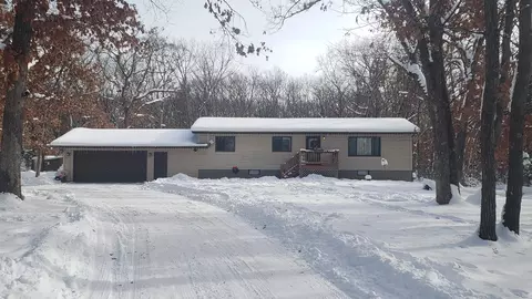 n2428 West Pine Circle, Redgranite, WI 54970 | 14 Photos - Movoto